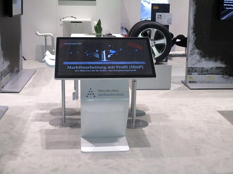 55" Kiosk POS Terminal K-Style, Signage / 4K / Weiß / Touch Display ...